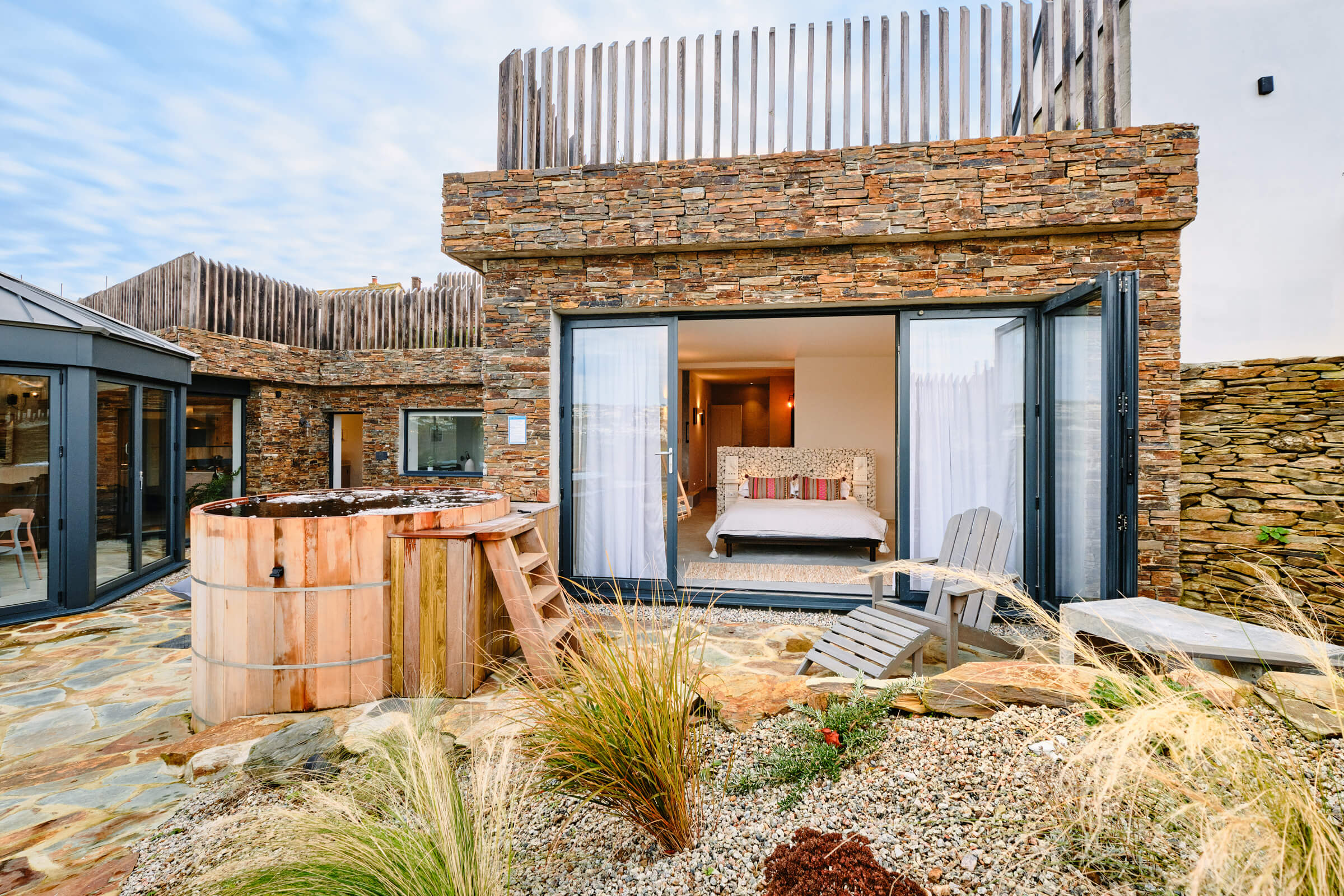 The Hideout - Luxury Holiday Home in Mawgan Porth - Perfect Stays