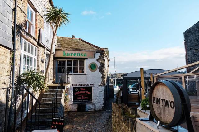 Best restaurants, pubs & places to eat in Padstow | Perfect Stays