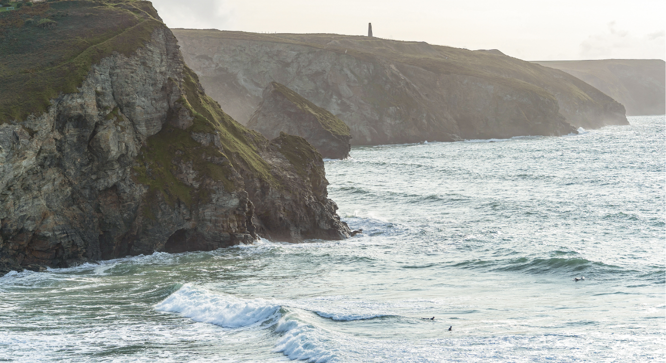 Locations and properties for storm-watching in Cornwall