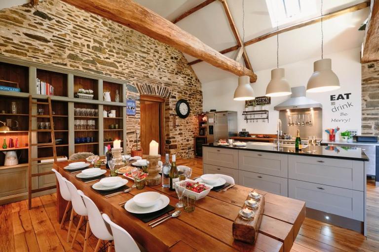 Eating in: the essential guide to in-house dining - Perfect Stays