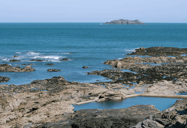 Cornwall's best tidal pools: 12 seaside swimming spots | Perfect Stays